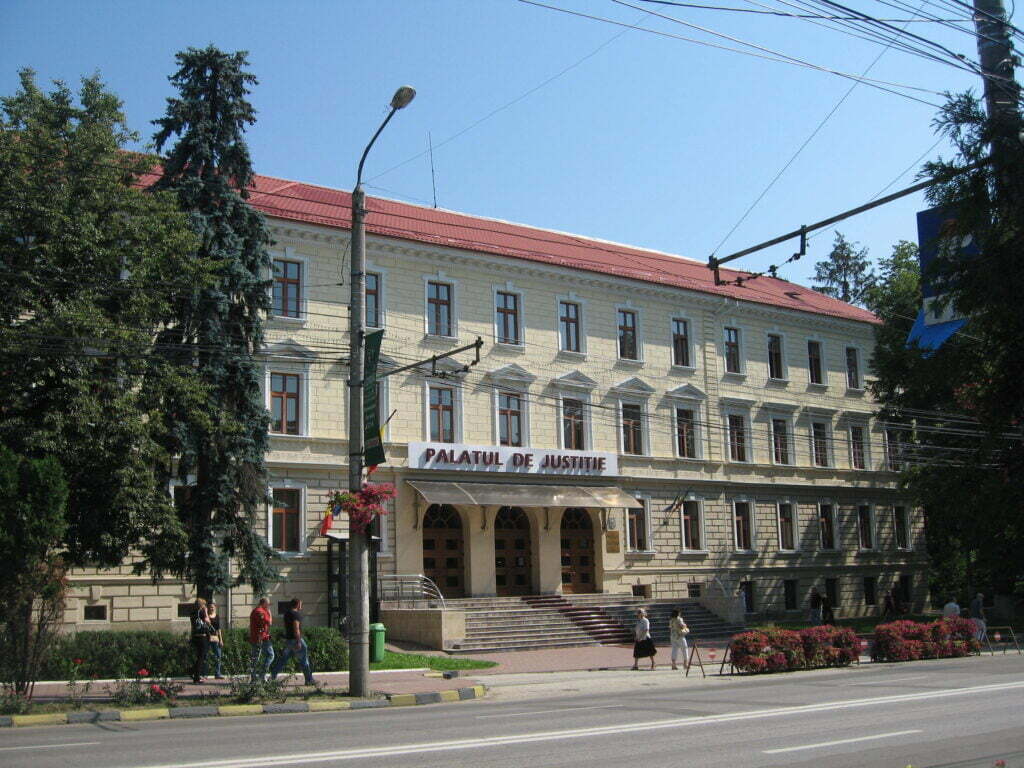 Judecătoarea Narcisa Vințilă și procurorul Ionel Toma, la pensie ...