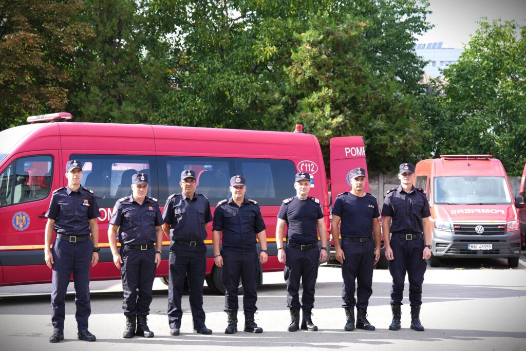 Alți 7 pompieri suceveni, în Grecia, la incendiile de pădure - Radio ...