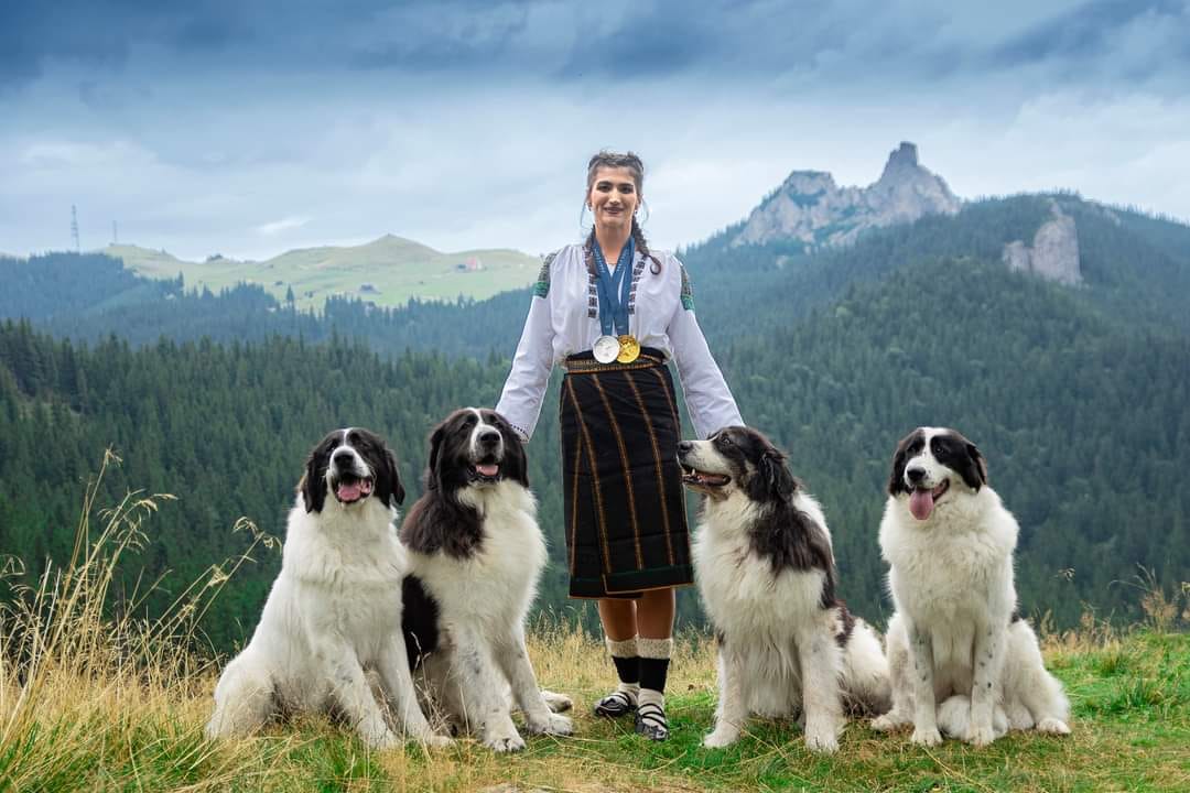 Campioana olimpică la canotaj Ancuța Bodnar, ședință foto cu medaliile ...