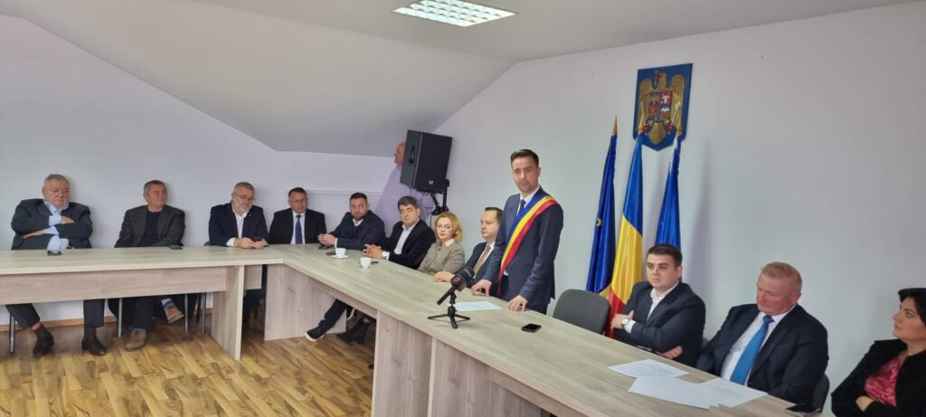 În prezența mai multor lideri PSD, liberalul Ezekiel Belțic a depus ...